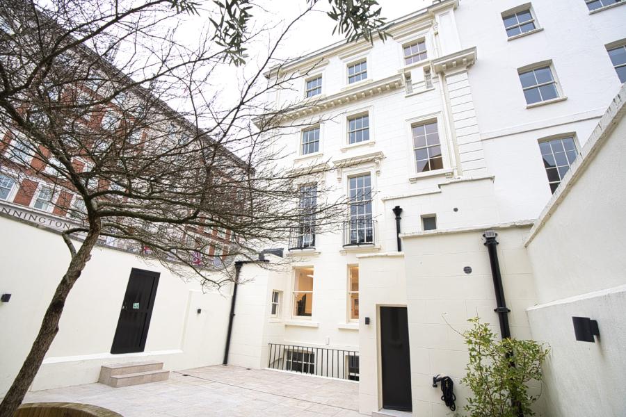 Kaplan International Londres 30+ – Brightdoors Education